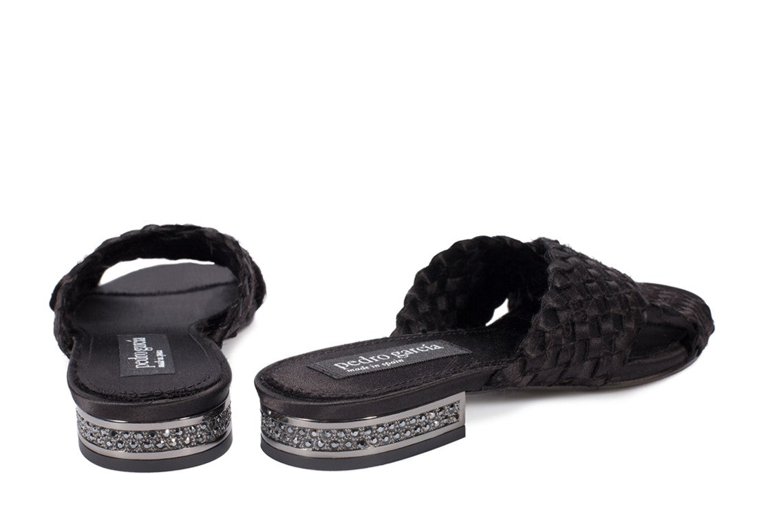 Elif - Black – Lineage